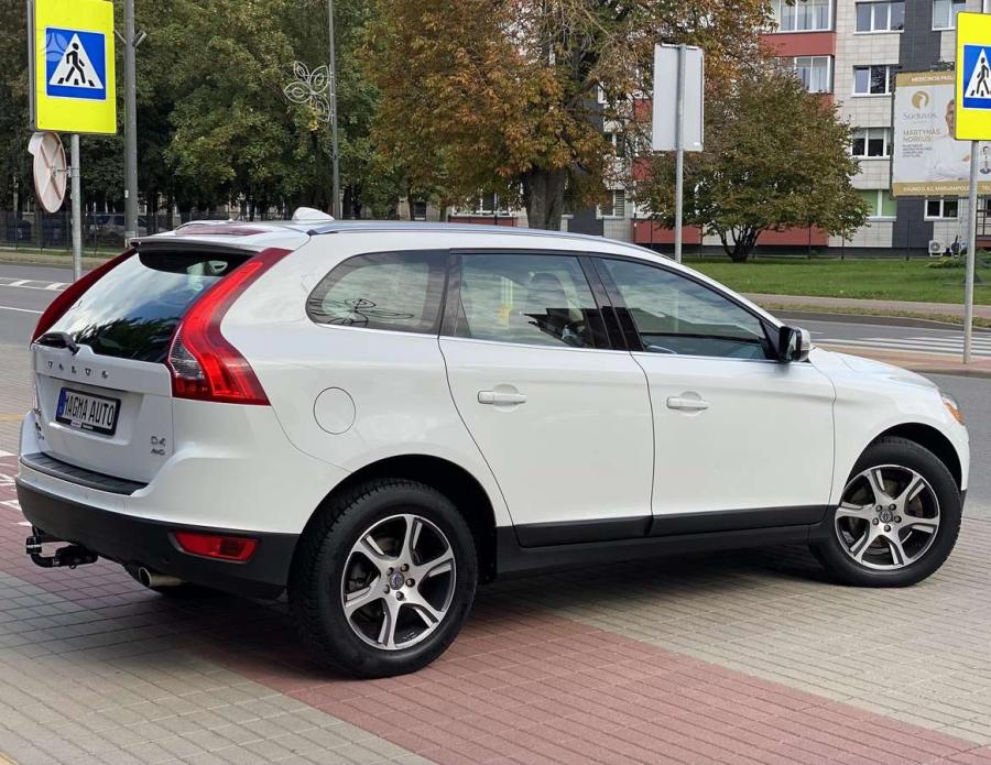 Balts Volvo XC60 2013 Marijampole, ar dzinēja tilpumu 2.40 L un nobraukumu 280 tūkst. km par 9750 €, foto 17 vietnē AUTOMOTO.COM.LV