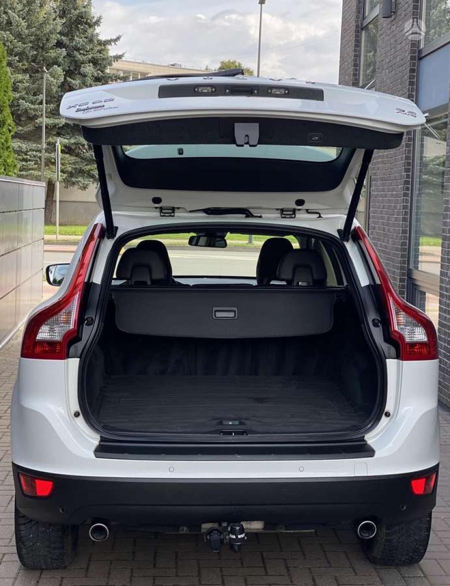 Balts Volvo XC60 2013 Marijampole, ar dzinēja tilpumu 2.40 L un nobraukumu 280 tūkst. km par 9750 €, foto 24 vietnē AUTOMOTO.COM.LV