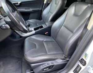 Balts Volvo XC60 2013 Marijampole, ar dzinēja tilpumu 2.40 L un nobraukumu 280 tūkst. km par 9750 €, foto 28 vietnē AUTOMOTO.COM.LV