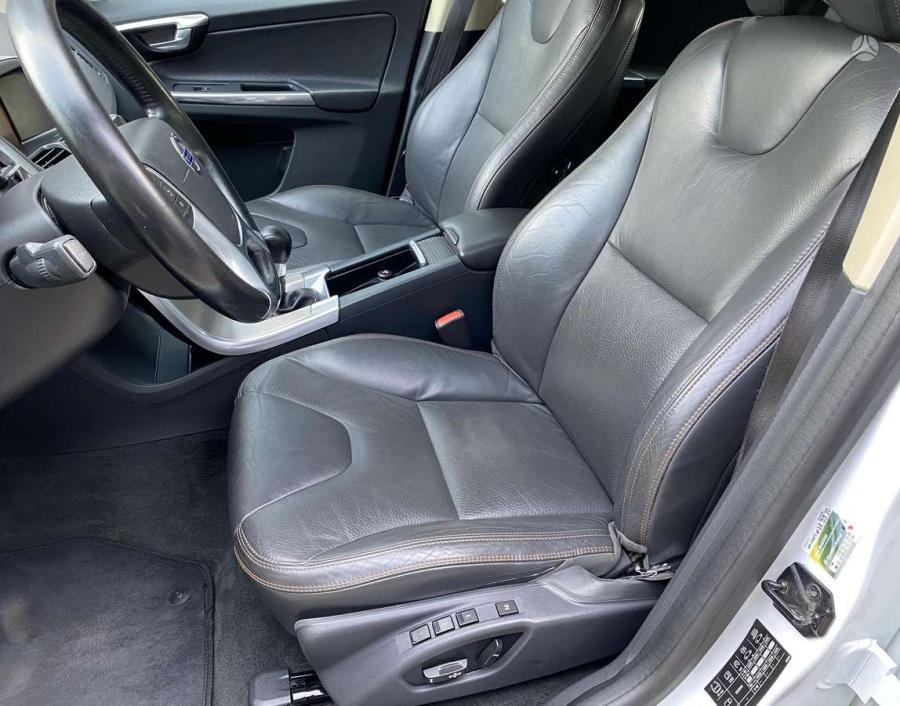 Balts Volvo XC60 2013 Marijampole, ar dzinēja tilpumu 2.40 L un nobraukumu 280 tūkst. km par 9750 €, foto 28 vietnē AUTOMOTO.COM.LV
