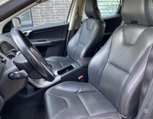 Balts Volvo XC60 2013 Marijampole, ar dzinēja tilpumu 2.40 L un nobraukumu 280 tūkst. km par 9750 €, foto 29 vietnē AUTOMOTO.COM.LV