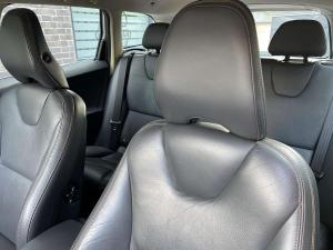 Balts Volvo XC60 2013 Marijampole, ar dzinēja tilpumu 2.40 L un nobraukumu 280 tūkst. km par 9750 €, foto 30 vietnē AUTOMOTO.COM.LV
