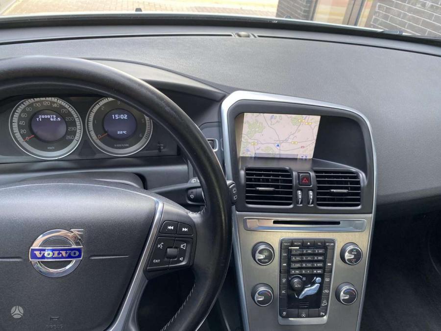 Balts Volvo XC60 2013 Marijampole, ar dzinēja tilpumu 2.40 L un nobraukumu 280 tūkst. km par 9750 €, foto 32 vietnē AUTOMOTO.COM.LV