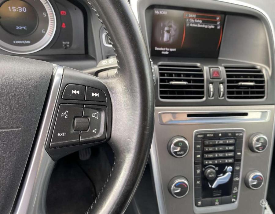 Balts Volvo XC60 2013 Marijampole, ar dzinēja tilpumu 2.40 L un nobraukumu 280 tūkst. km par 9750 €, foto 33 vietnē AUTOMOTO.COM.LV