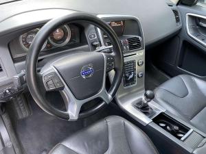 Balts Volvo XC60 2013 Marijampole, ar dzinēja tilpumu 2.40 L un nobraukumu 280 tūkst. km par 9750 €, foto 34 vietnē AUTOMOTO.COM.LV