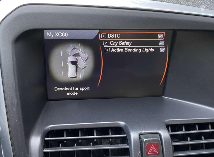 Balts Volvo XC60 2013 Marijampole, ar dzinēja tilpumu 2.40 L un nobraukumu 280 tūkst. km par 9750 €, foto 36 vietnē AUTOMOTO.COM.LV