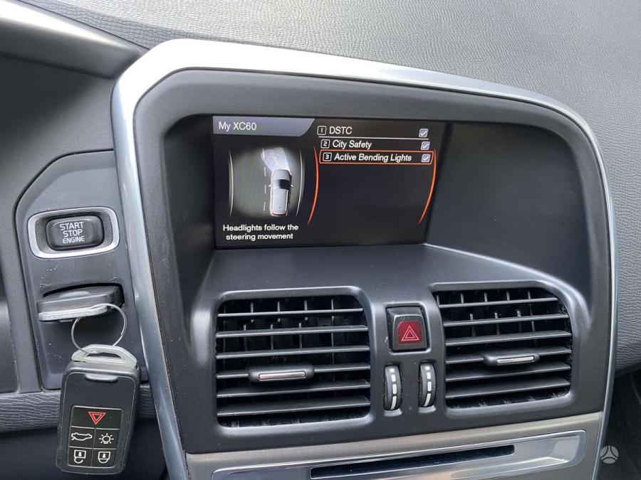 Balts Volvo XC60 2013 Marijampole, ar dzinēja tilpumu 2.40 L un nobraukumu 280 tūkst. km par 9750 €, foto 37 vietnē AUTOMOTO.COM.LV