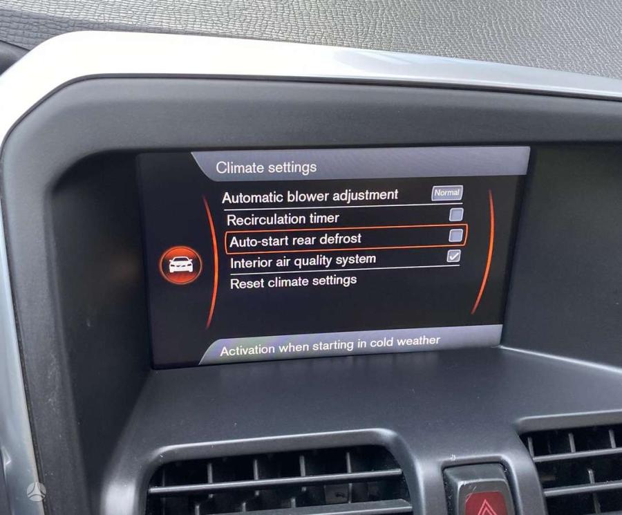 Balts Volvo XC60 2013 Marijampole, ar dzinēja tilpumu 2.40 L un nobraukumu 280 tūkst. km par 9750 €, foto 38 vietnē AUTOMOTO.COM.LV