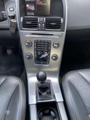 Balts Volvo XC60 2013 Marijampole, ar dzinēja tilpumu 2.40 L un nobraukumu 280 tūkst. km par 9750 €, foto 41 vietnē AUTOMOTO.COM.LV