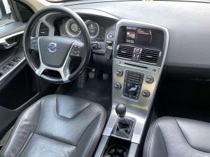 Balts Volvo XC60 2013 Marijampole, ar dzinēja tilpumu 2.40 L un nobraukumu 280 tūkst. km par 9750 €, foto 42 vietnē AUTOMOTO.COM.LV