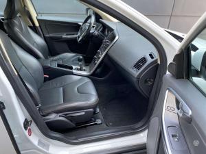 Balts Volvo XC60 2013 Marijampole, ar dzinēja tilpumu 2.40 L un nobraukumu 280 tūkst. km par 9750 €, foto 44 vietnē AUTOMOTO.COM.LV