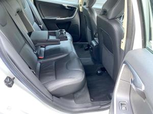 Balts Volvo XC60 2013 Marijampole, ar dzinēja tilpumu 2.40 L un nobraukumu 280 tūkst. km par 9750 €, foto 48 vietnē AUTOMOTO.COM.LV