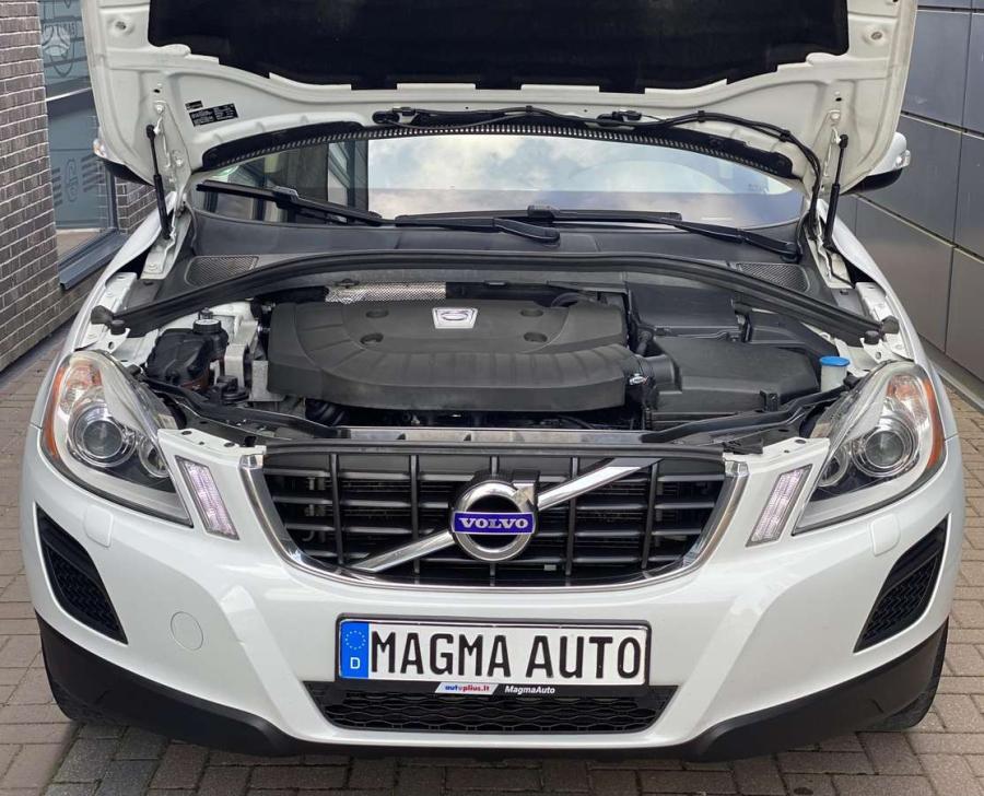 Balts Volvo XC60 2013 Marijampole, ar dzinēja tilpumu 2.40 L un nobraukumu 280 tūkst. km par 9750 €, foto 52 vietnē AUTOMOTO.COM.LV