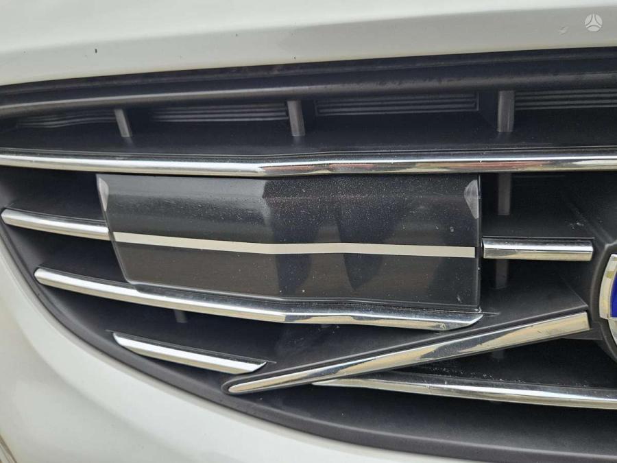 Balts Volvo XC60 2013 Šauļi, ar dzinēja tilpumu 2.40 L un nobraukumu 207 tūkst. km par 13950 €, foto 14 vietnē AUTOMOTO.COM.LV