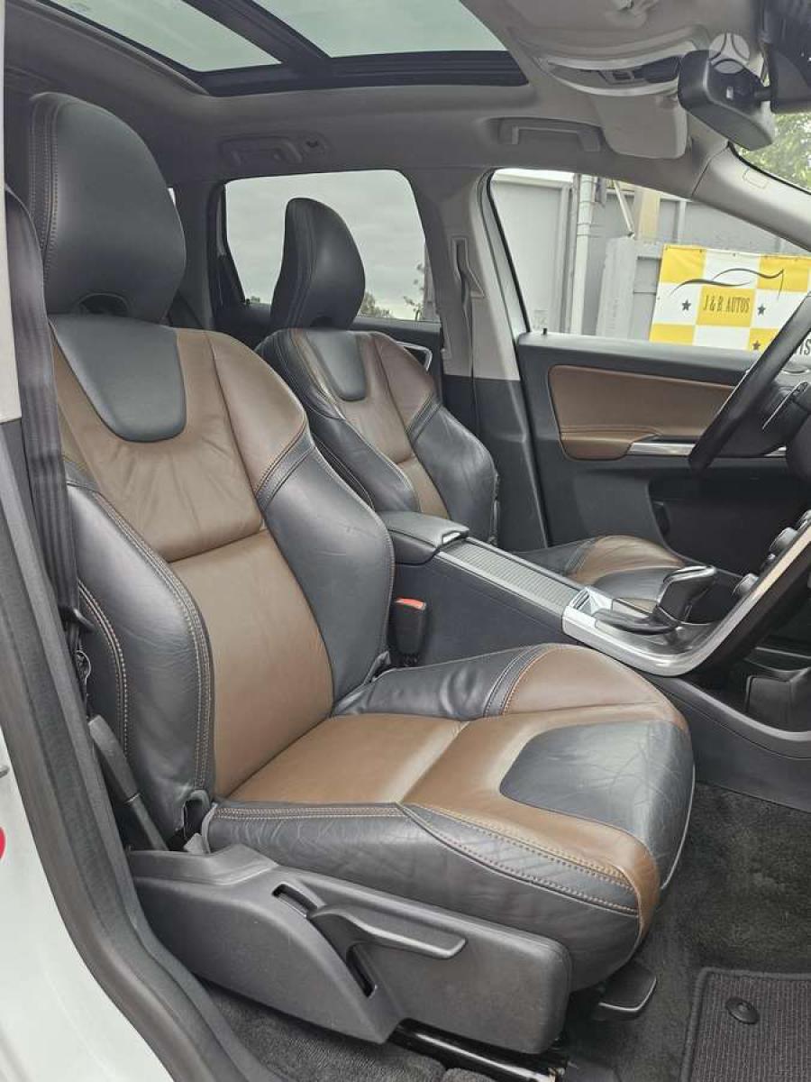 Balts Volvo XC60 2013 Šauļi, ar dzinēja tilpumu 2.40 L un nobraukumu 207 tūkst. km par 13950 €, foto 16 vietnē AUTOMOTO.COM.LV