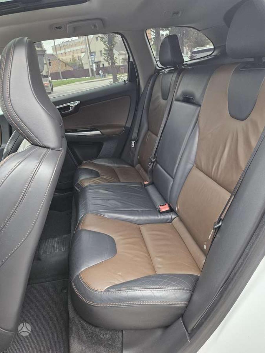 Balts Volvo XC60 2013 Šauļi, ar dzinēja tilpumu 2.40 L un nobraukumu 207 tūkst. km par 13950 €, foto 18 vietnē AUTOMOTO.COM.LV