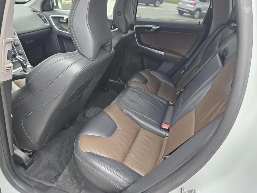 Balts Volvo XC60 2013 Šauļi, ar dzinēja tilpumu 2.40 L un nobraukumu 207 tūkst. km par 13950 €, foto 20 vietnē AUTOMOTO.COM.LV