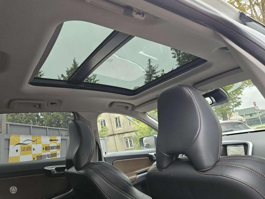 Balts Volvo XC60 2013 Šauļi, ar dzinēja tilpumu 2.40 L un nobraukumu 207 tūkst. km par 13950 €, foto 23 vietnē AUTOMOTO.COM.LV