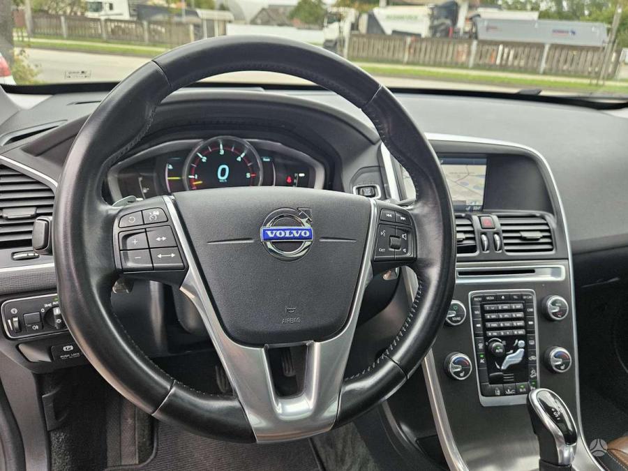 Balts Volvo XC60 2013 Šauļi, ar dzinēja tilpumu 2.40 L un nobraukumu 207 tūkst. km par 13950 €, foto 24 vietnē AUTOMOTO.COM.LV
