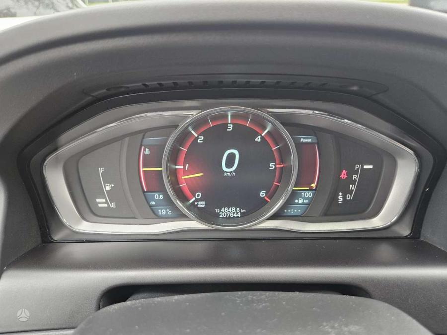 Balts Volvo XC60 2013 Šauļi, ar dzinēja tilpumu 2.40 L un nobraukumu 207 tūkst. km par 13950 €, foto 27 vietnē AUTOMOTO.COM.LV