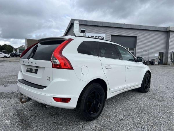 White Volvo XC60 2013 in Telschi, with an engine capacity of 2.40 L and mileage of 349 thousand km for 7000 €, photo 7 on AUTOMOTO.COM.LV