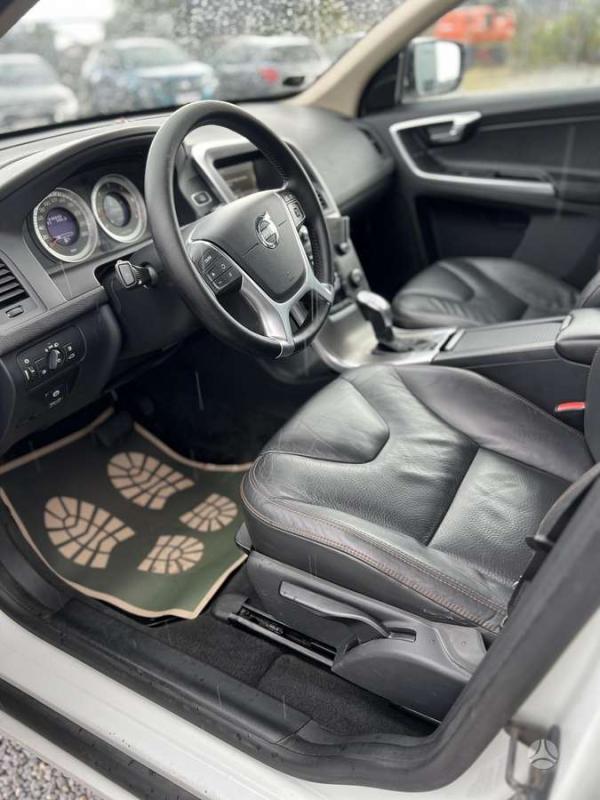 White Volvo XC60 2013 in Telschi, with an engine capacity of 2.40 L and mileage of 349 thousand km for 7000 €, photo 11 on AUTOMOTO.COM.LV