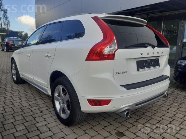 Balts Volvo XC60 2013 Rīga, ar dzinēja tilpumu 2.40 L un nobraukumu 208 tūkst. km par 13000 €, foto 5 vietnē AUTOMOTO.COM.LV