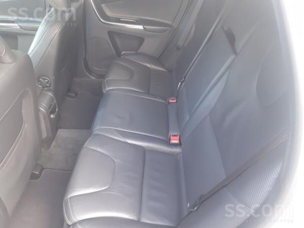 Balts Volvo XC60 2013 Rīga, ar dzinēja tilpumu 2.40 L un nobraukumu 208 tūkst. km par 13000 €, foto 6 vietnē AUTOMOTO.COM.LV