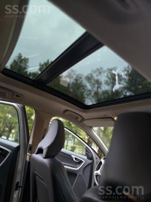 Balts Volvo XC60 2013 Jūrmala, ar dzinēja tilpumu 2.40 L un nobraukumu 304 tūkst. km par 11500 €, foto 24 vietnē AUTOMOTO.COM.LV
