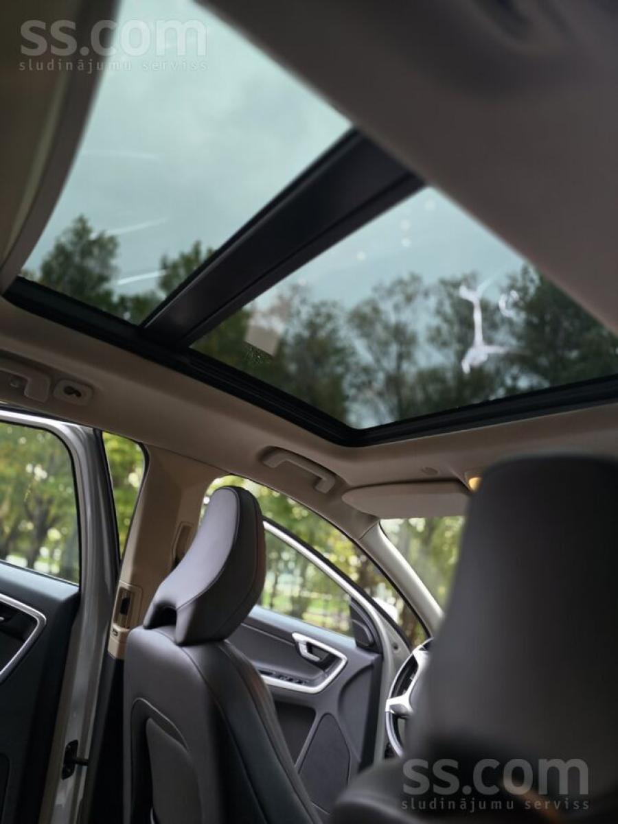 Balts Volvo XC60 2013 Jūrmala, ar dzinēja tilpumu 2.40 L un nobraukumu 304 tūkst. km par 11500 €, foto 24 vietnē AUTOMOTO.COM.LV