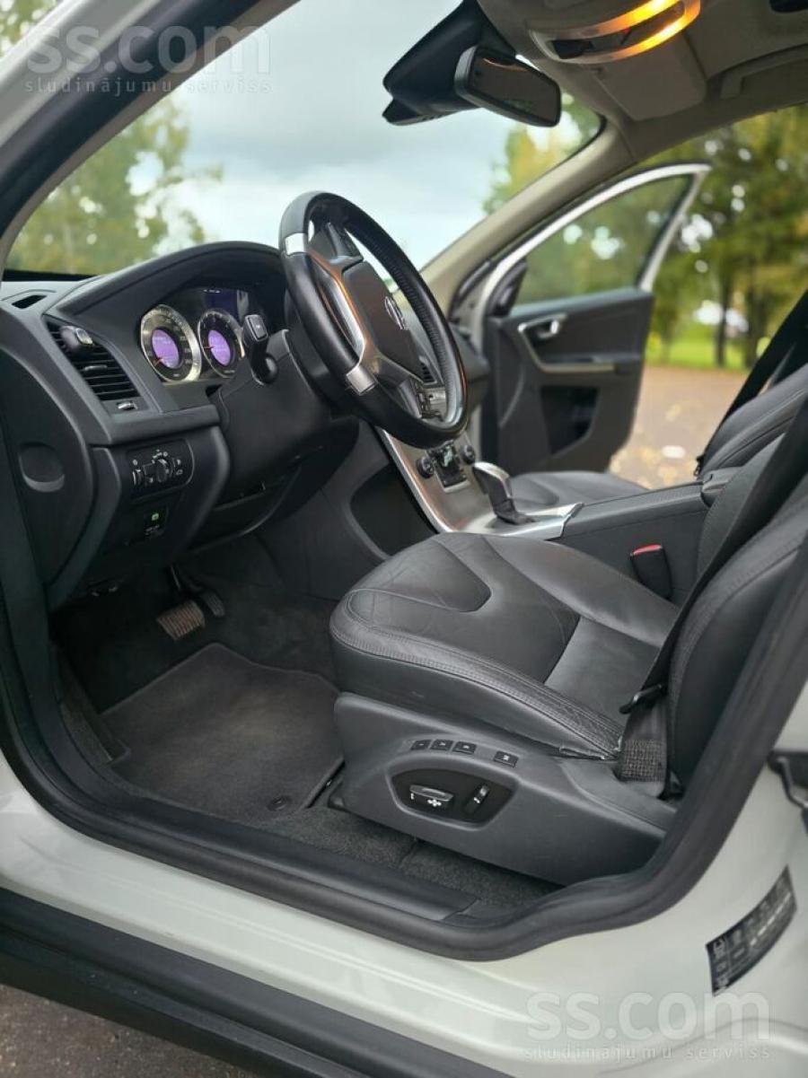 Balts Volvo XC60 2013 Jūrmala, ar dzinēja tilpumu 2.40 L un nobraukumu 304 tūkst. km par 11500 €, foto 25 vietnē AUTOMOTO.COM.LV