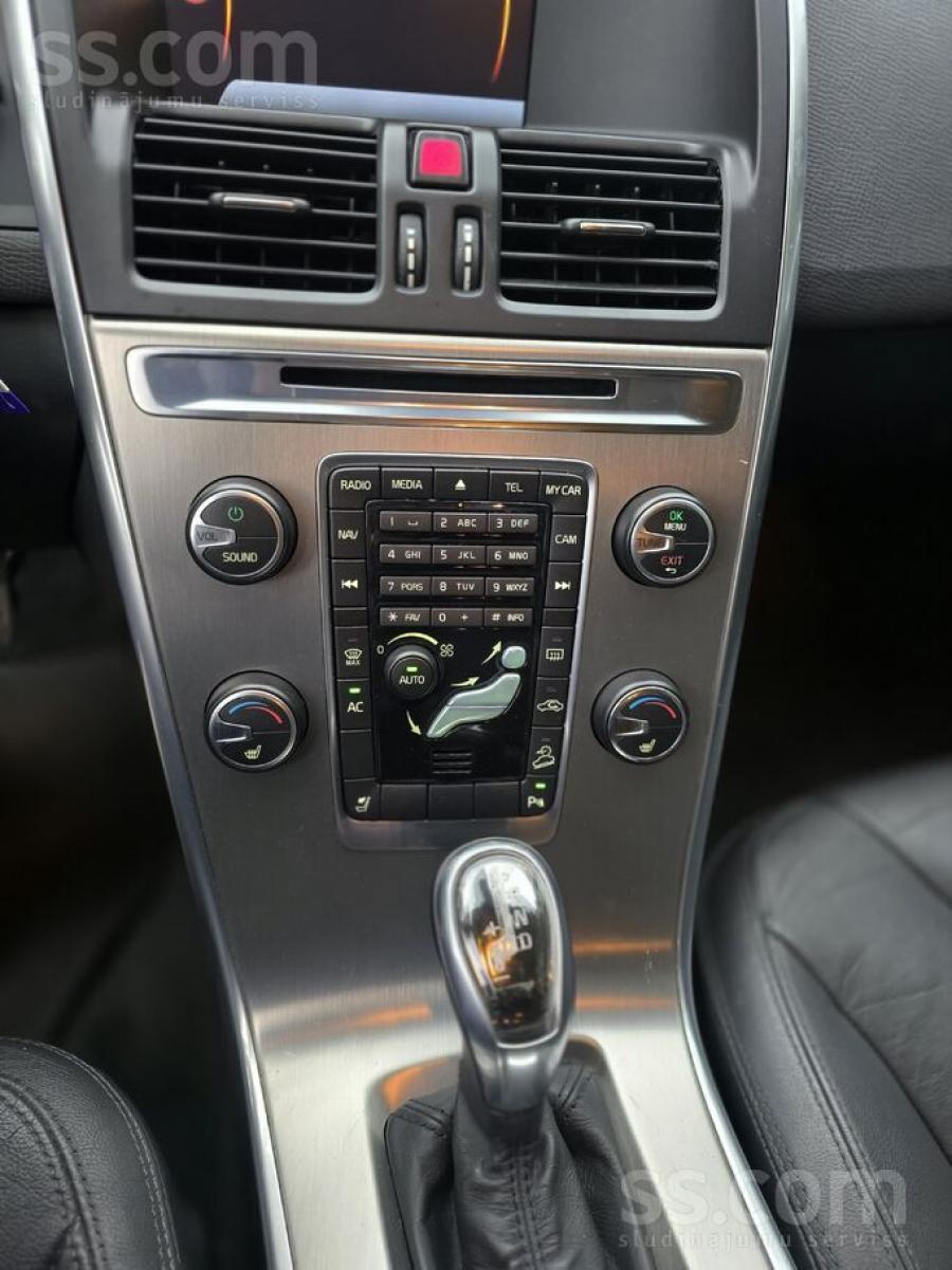 Balts Volvo XC60 2013 Jūrmala, ar dzinēja tilpumu 2.40 L un nobraukumu 304 tūkst. km par 11500 €, foto 27 vietnē AUTOMOTO.COM.LV