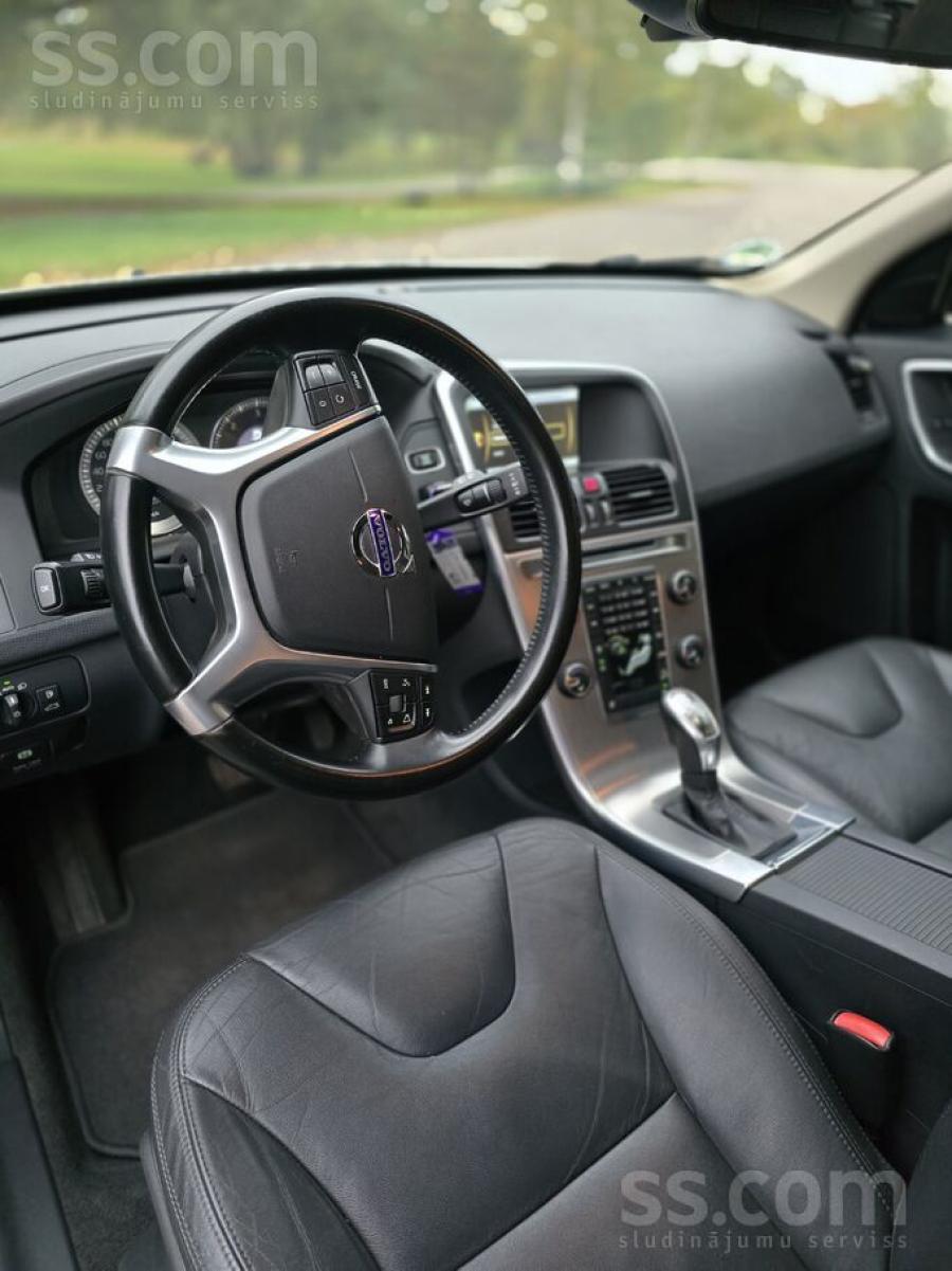 Balts Volvo XC60 2013 Jūrmala, ar dzinēja tilpumu 2.40 L un nobraukumu 304 tūkst. km par 11500 €, foto 28 vietnē AUTOMOTO.COM.LV