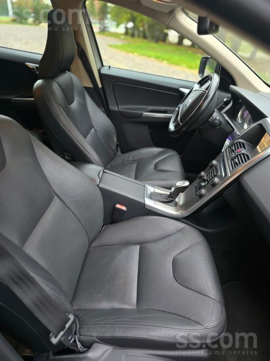 Balts Volvo XC60 2013 Jūrmala, ar dzinēja tilpumu 2.40 L un nobraukumu 304 tūkst. km par 11500 €, foto 31 vietnē AUTOMOTO.COM.LV
