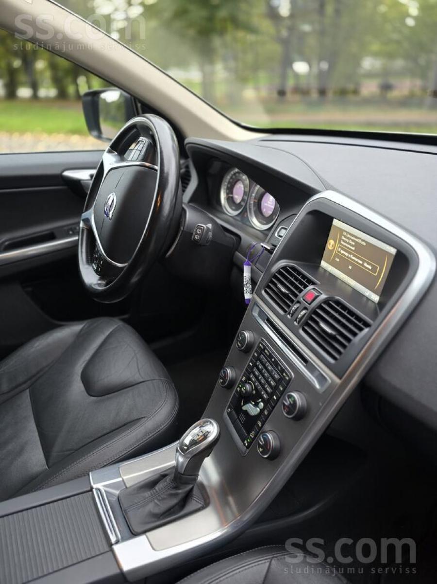 Balts Volvo XC60 2013 Jūrmala, ar dzinēja tilpumu 2.40 L un nobraukumu 304 tūkst. km par 11500 €, foto 32 vietnē AUTOMOTO.COM.LV
