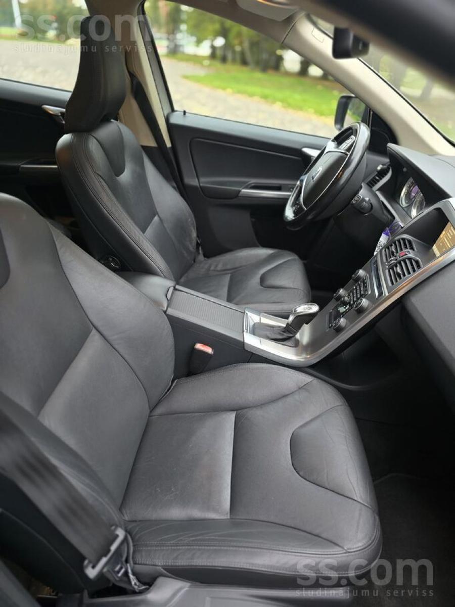 Balts Volvo XC60 2013 Jūrmala, ar dzinēja tilpumu 2.40 L un nobraukumu 304 tūkst. km par 11500 €, foto 33 vietnē AUTOMOTO.COM.LV