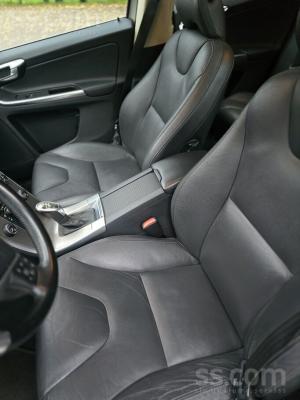 Balts Volvo XC60 2013 Jūrmala, ar dzinēja tilpumu 2.40 L un nobraukumu 304 tūkst. km par 11500 €, foto 36 vietnē AUTOMOTO.COM.LV