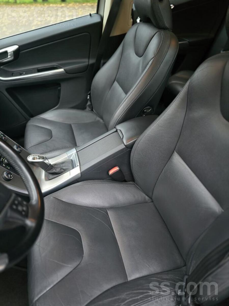 Balts Volvo XC60 2013 Jūrmala, ar dzinēja tilpumu 2.40 L un nobraukumu 304 tūkst. km par 11500 €, foto 36 vietnē AUTOMOTO.COM.LV