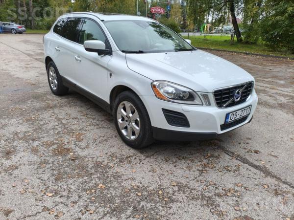 Volvo XC60 2013 in Riga on AUTOMOTO.COM.LV White Volvo XC60 2013 in Riga, with an engine capacity of 3.20 L and mileage of 178 thousand km for 10900 €, photo 1 on AUTOMOTO.COM.LV