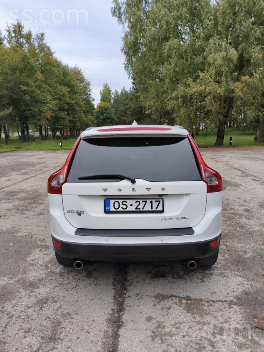 White Volvo XC60 2013 in Riga, with an engine capacity of 3.20 L and mileage of 178 thousand km for 10900 €, photo 6 on AUTOMOTO.COM.LV