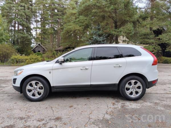 Volvo XC60 2013 in Riga on AUTOMOTO.COM.LV White Volvo XC60 2013 in Riga, with an engine capacity of 3.20 L and mileage of 178 thousand km for 10900 €, photo 8 on AUTOMOTO.COM.LV