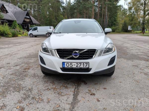 Volvo XC60 2013 in Riga on AUTOMOTO.COM.LV White Volvo XC60 2013 in Riga, with an engine capacity of 3.20 L and mileage of 178 thousand km for 10900 €, photo 10 on AUTOMOTO.COM.LV