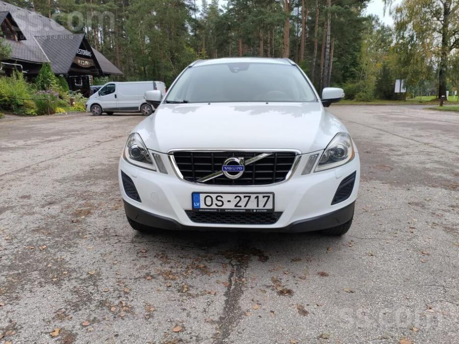 White Volvo XC60 2013 in Riga, with an engine capacity of 3.20 L and mileage of 178 thousand km for 10900 €, photo 10 on AUTOMOTO.COM.LV