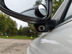 White Volvo XC60 2013 in Riga, with an engine capacity of 3.20 L and mileage of 178 thousand km for 10900 €, photo 12 on AUTOMOTO.COM.LV