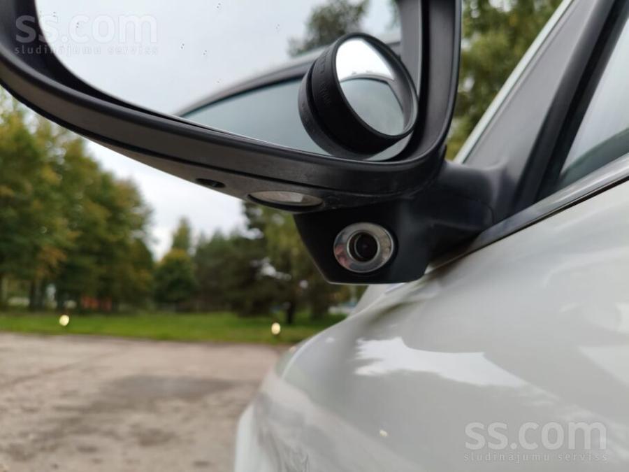 White Volvo XC60 2013 in Riga, with an engine capacity of 3.20 L and mileage of 178 thousand km for 10900 €, photo 12 on AUTOMOTO.COM.LV