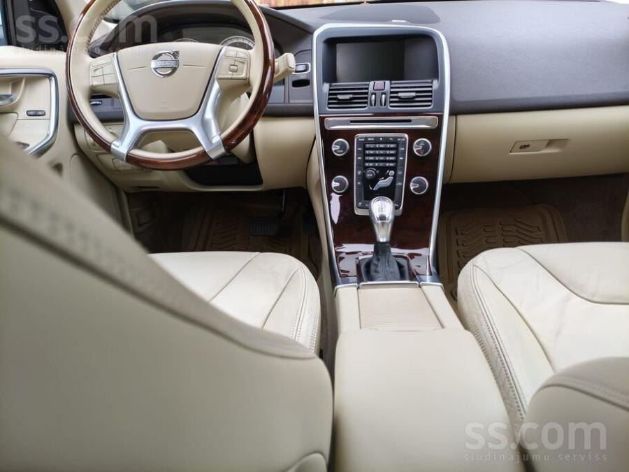 White Volvo XC60 2013 in Riga, with an engine capacity of 3.20 L and mileage of 178 thousand km for 10900 €, photo 16 on AUTOMOTO.COM.LV