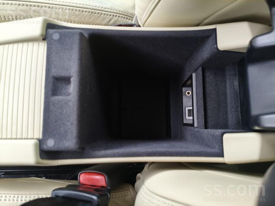 White Volvo XC60 2013 in Riga, with an engine capacity of 3.20 L and mileage of 178 thousand km for 10900 €, photo 24 on AUTOMOTO.COM.LV