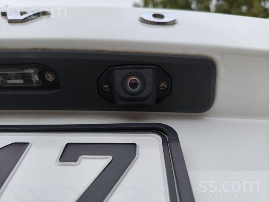 White Volvo XC60 2013 in Riga, with an engine capacity of 3.20 L and mileage of 178 thousand km for 10900 €, photo 32 on AUTOMOTO.COM.LV