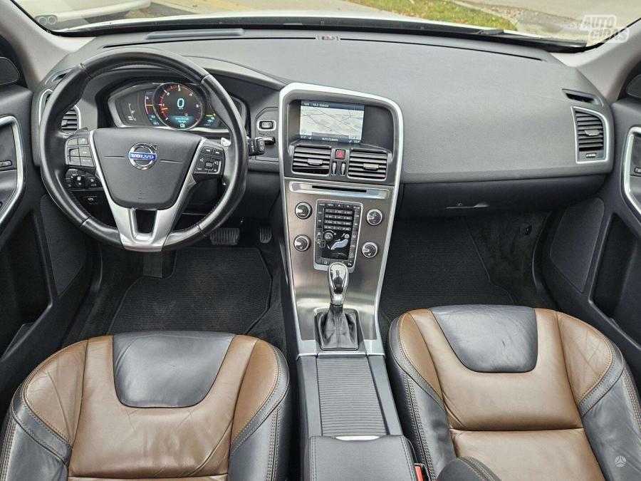 Balts Volvo XC60 2013 Šauļi, ar dzinēja tilpumu 2.40 L un nobraukumu 207 tūkst. km par 13950 €, foto 15 vietnē AUTOMOTO.COM.LV