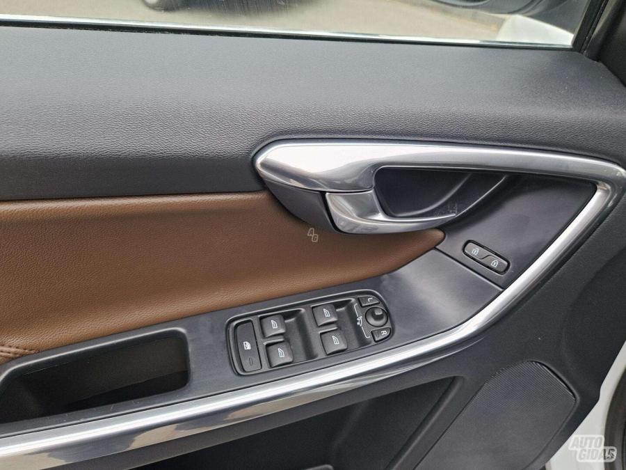 Balts Volvo XC60 2013 Šauļi, ar dzinēja tilpumu 2.40 L un nobraukumu 207 tūkst. km par 13950 €, foto 19 vietnē AUTOMOTO.COM.LV